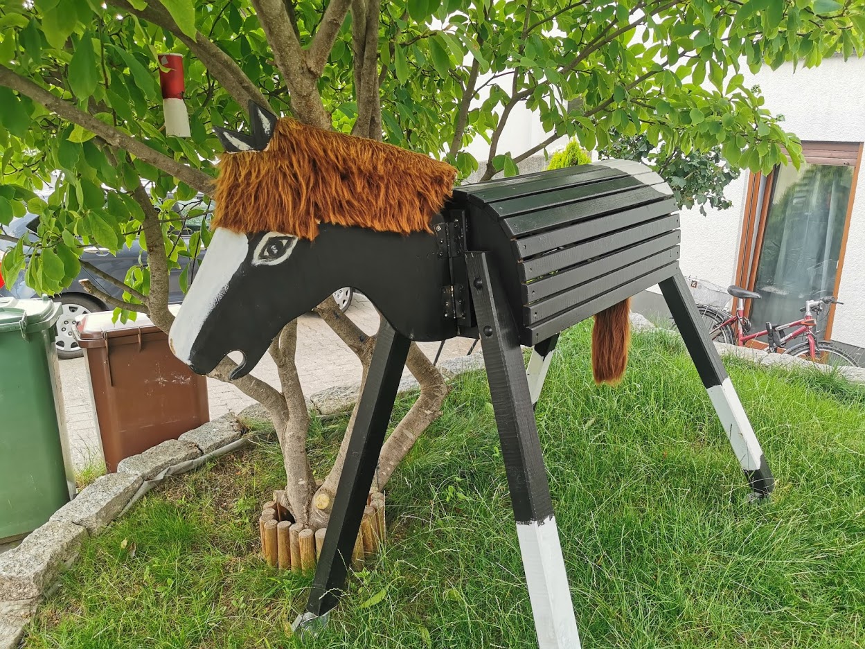 Holzpferd - für den Garten und das Kinderzimmer - Baby-Traum24 Holzpferd - für den Garten und das Kinderzimmer - Baby-Traum24